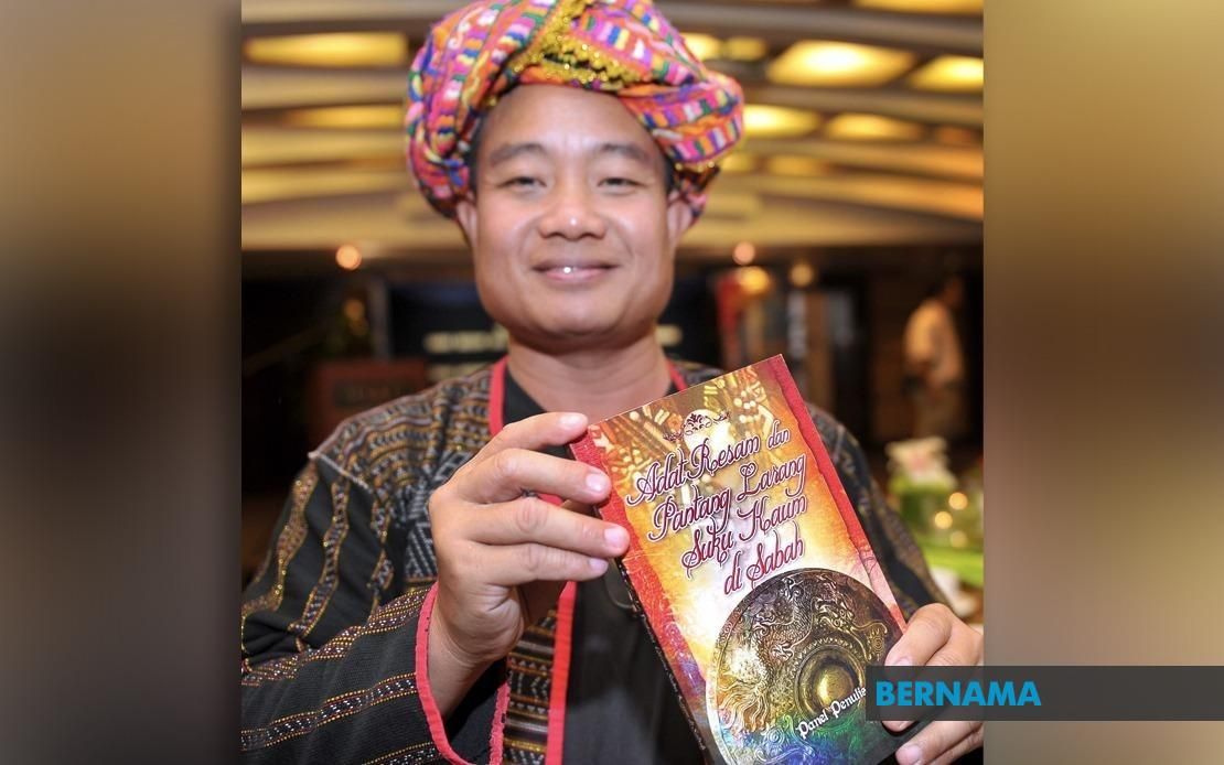 Kesabaran Raymond berbalas selepas 7 tahun... temui misteri puisi purba ...