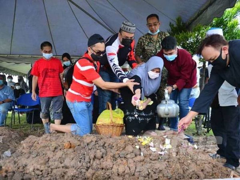 Nahas helikopter: Jenazah Mohd Irfan, Mohamed Sabri selamat dikebumikan ...