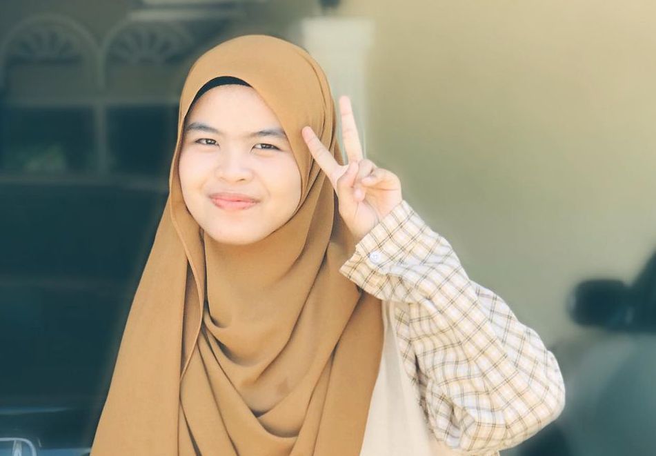 Wow! Wani Syaz ‘bergelek’ tarian padang pasir pula dalam MV Habibi - “Selagi ia tidak nampak ...