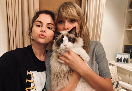 Selena Gomez kongsi foto bersama Taylor Swift, luah rasa rindu terhadap ...