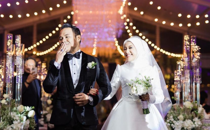 [VIDEO] Wow! Syamel, Ernie buat ‘show’ dalam resepsi sendiri... lancar ...