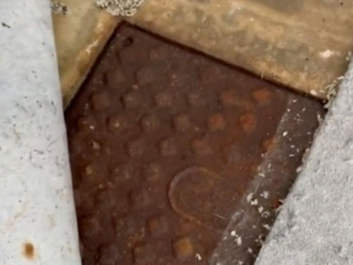 Bau busuk disangka kentut rupa-rupanya lubang rahsia penuh najis ...