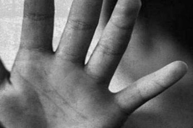 Kesan seterika di belakang badan, suami isteri terlibat kes dera bayi ...