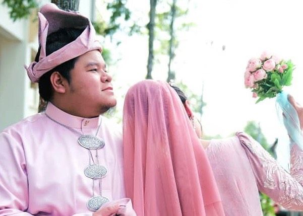 Kongsi foto berbaju pengantin, Eric Fuzi disangka dah kahwin diam-diam ...