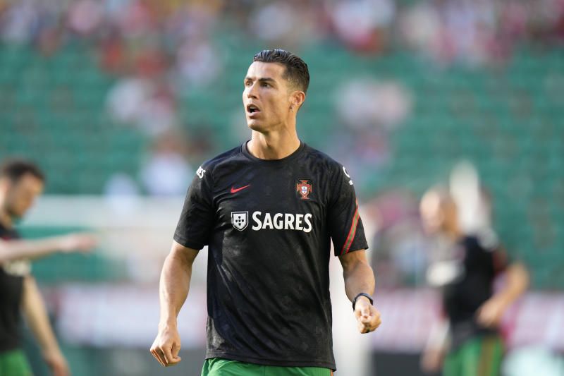 Tabiat pelik Ronaldo jengket kaki ketika bergambar dikritik - Sukan | mStar