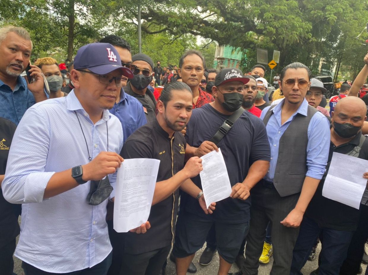 [VIDEO] Syamsul Yusof pandang serius isu hina Islam, Yusuf Azmi cadang ...