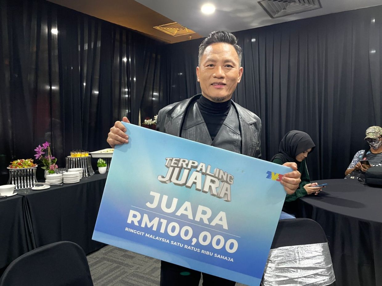Rahmad Mega muncul pemenang musim pertama Terpaling Juara, bawa pulang RM100,000 - Hiburan | mStar