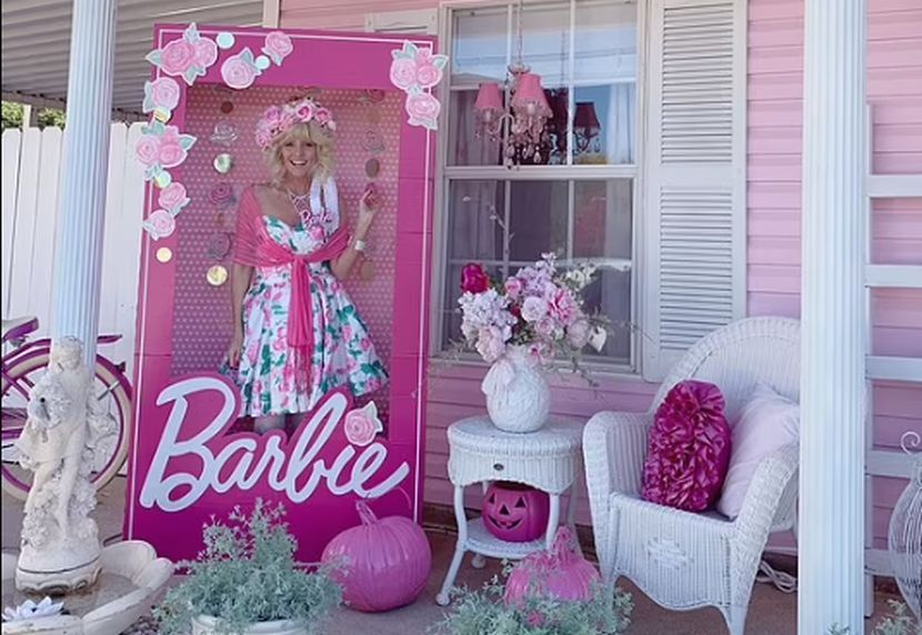 Tak kisah hidup membujang, nenek bercita-cita jadi Barbie... Hias rumah ...