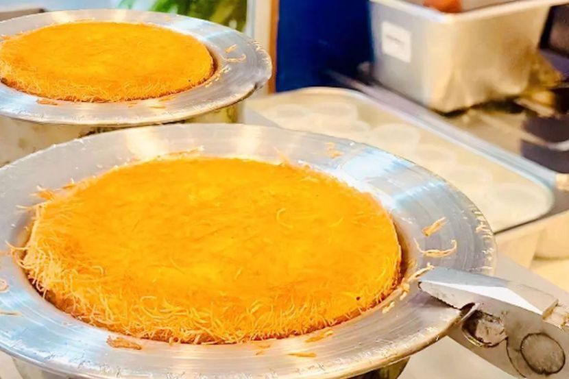 Luar biasa di Kelantan! Gadis beratur 15 jam demi kunafa dijual ...