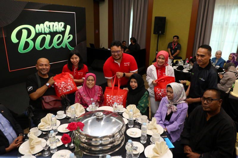 Golongan artis juga banyak berjasa, Bernas turut beri sumbangan kepada selebriti veteran dalam ...