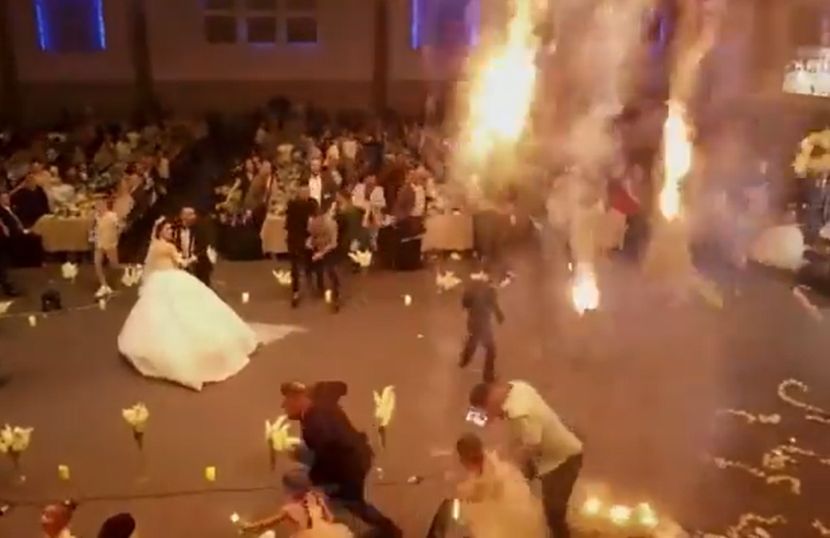 Padah main bunga api dalam dewan, hampir 100 tetamu majlis kahwin di ...