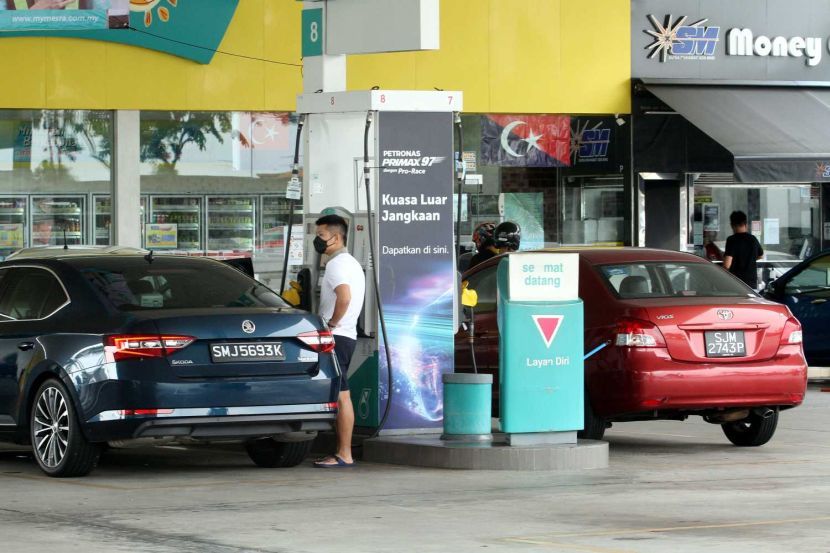 Mitos atau fakta kereta cepat rosak jika isi minyak tanpa matikan enjin ...