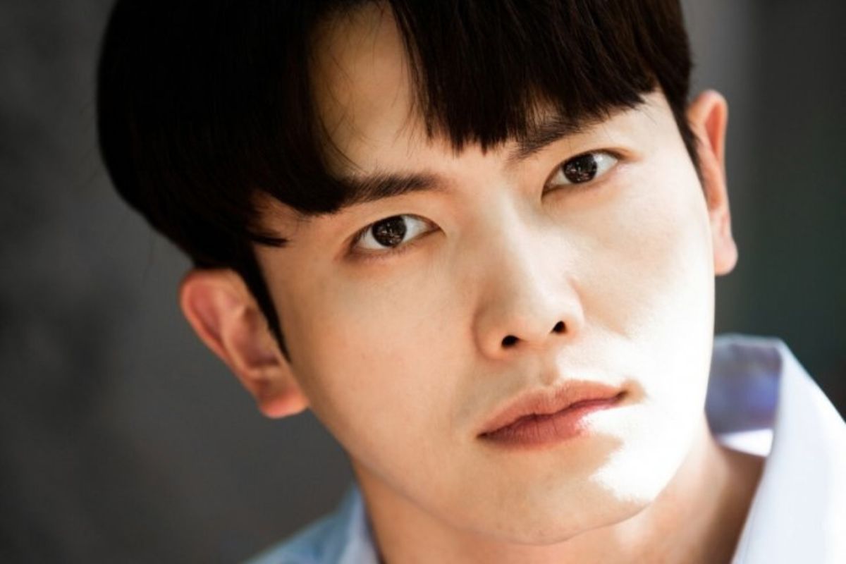 Lapan tahun menyulam cinta, Park Shin Woo akhirnya bakal kahwin ...