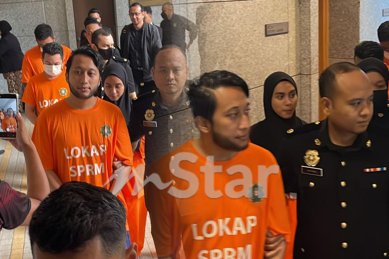 [V] Alif Teega dan Aisyah Hijanah direman 4 hari, bantu siasatan SPRM ...