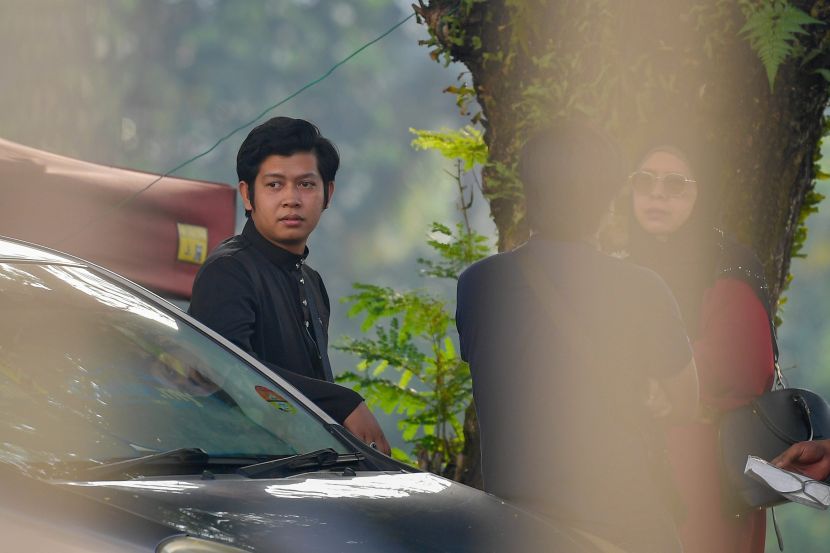 [V] Ibu bapa Zayn Rayyan tiba di mahkamah untuk prosiding sebutan kes ...