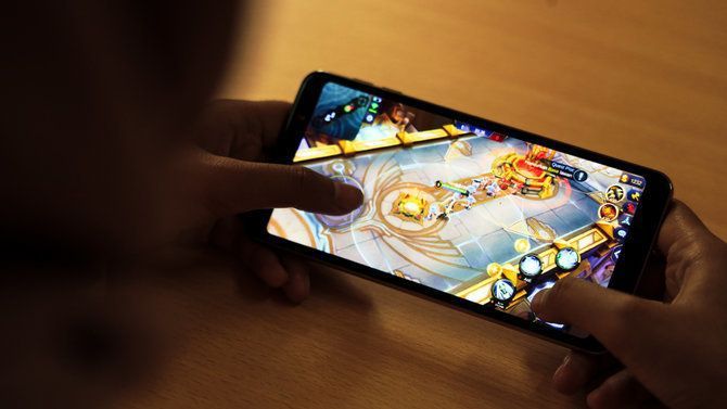 Pemuda tikam rakan guna pisau, tak puas hati WiFi lembab ketika main ...