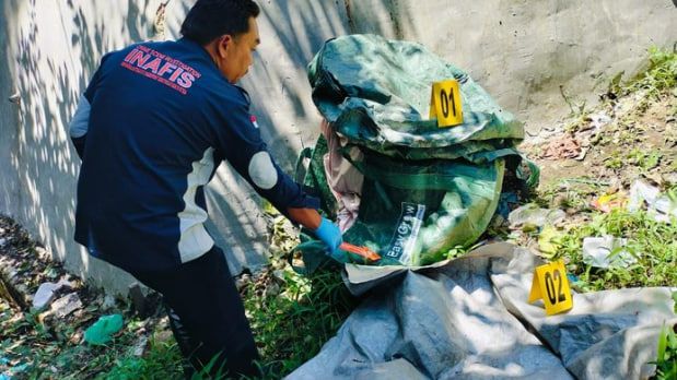 Tragis! Mayat wanita ditemukan dalam beg tepi jalan, ada kesan cedera ...