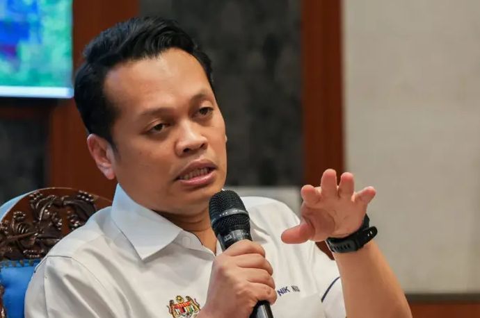 Selepas Rafizi, Nik Nazmi pula umum letak jawatan menteri - Semasa | mStar