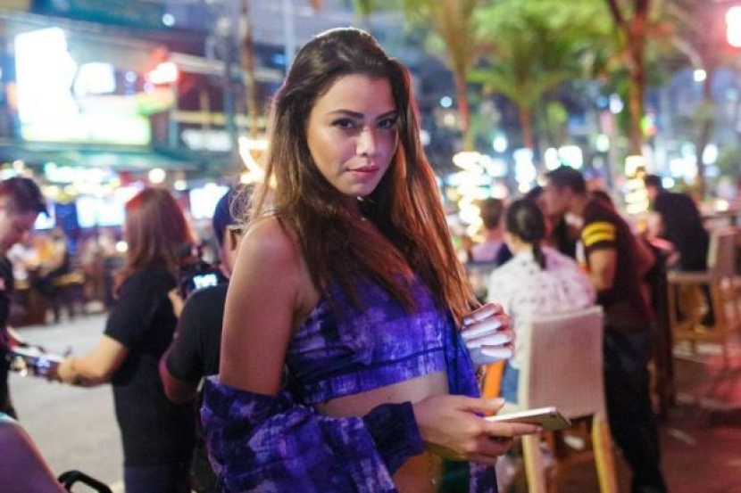 Model Belanda mati jatuh kondo: Mahkamah perintah kerajaan bayar RM1.1 ...