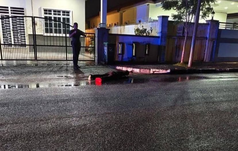 Dua individu mati ditikam... Mayat lelaki dibiar tertiarap atas jalan ...