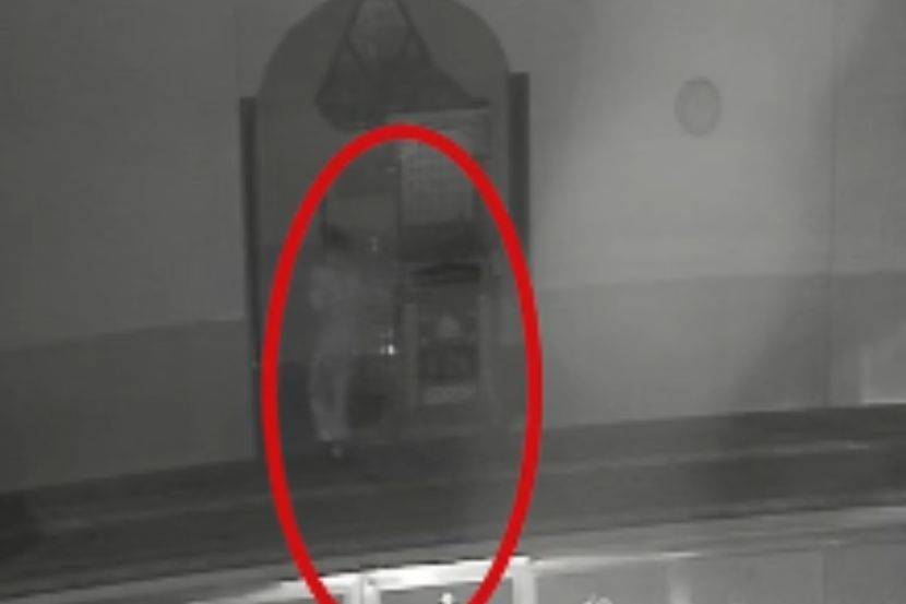 Dua pemuda ‘rembat’ RM300 duit tabung lupa masjid ada CCTV, polis ...